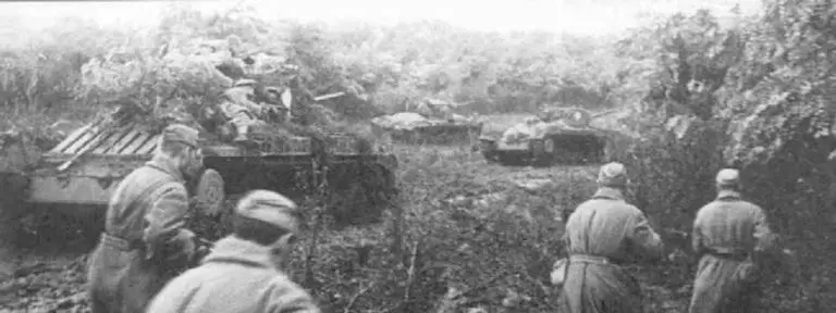 Tangke ng MK-3 ng 5th Guards Tank Brigade. Caucasus, 1942.