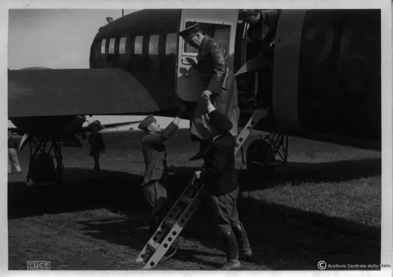 UHitler ushiya indiza e-Airfield of Uman, e-Ukraine. Agasti 28, 1941 Source: Televignole.it