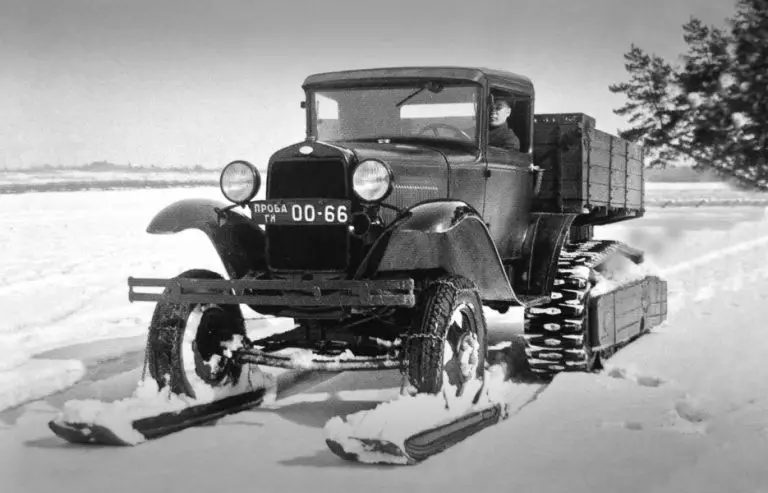 GAZ-60 na configuração rastreada com rodas de inverno. 1940 ano