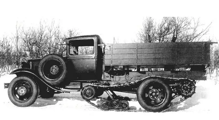 GAZ-65 su dvigubais atraminiais ritiniais ir galinėmis pirmaujančiomis būgnomis