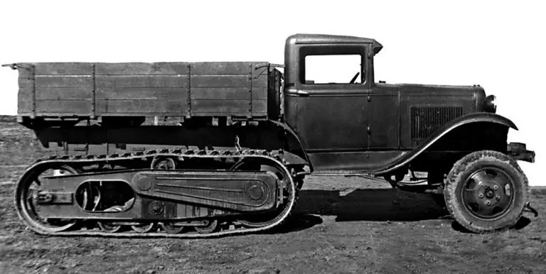 Gaz-60P com tambores de engrenagem dianteiros de motoristas (seu arquivo M. sokolova)