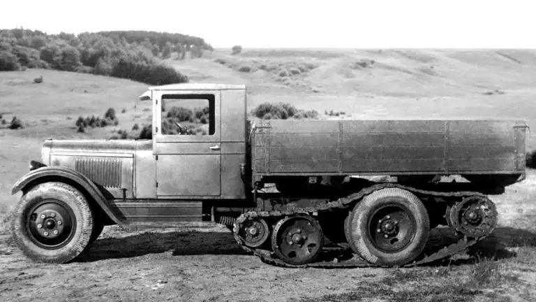 ZIS-35 sunkvežimis su atnaujintu patvariu važiuojančiu varikliu