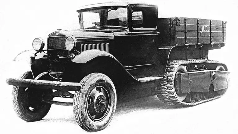 Muwanzurure hafu-satellite ese-terrain mota pane gasi-aa chassis. 1933