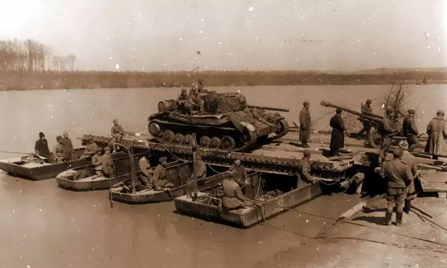 Soviet Valentine MK.IX on the crossing. From previous modifications, this tank was distinguished by a 57-mm gun, similar to penetration characteristics from the Soviet ZIS-4