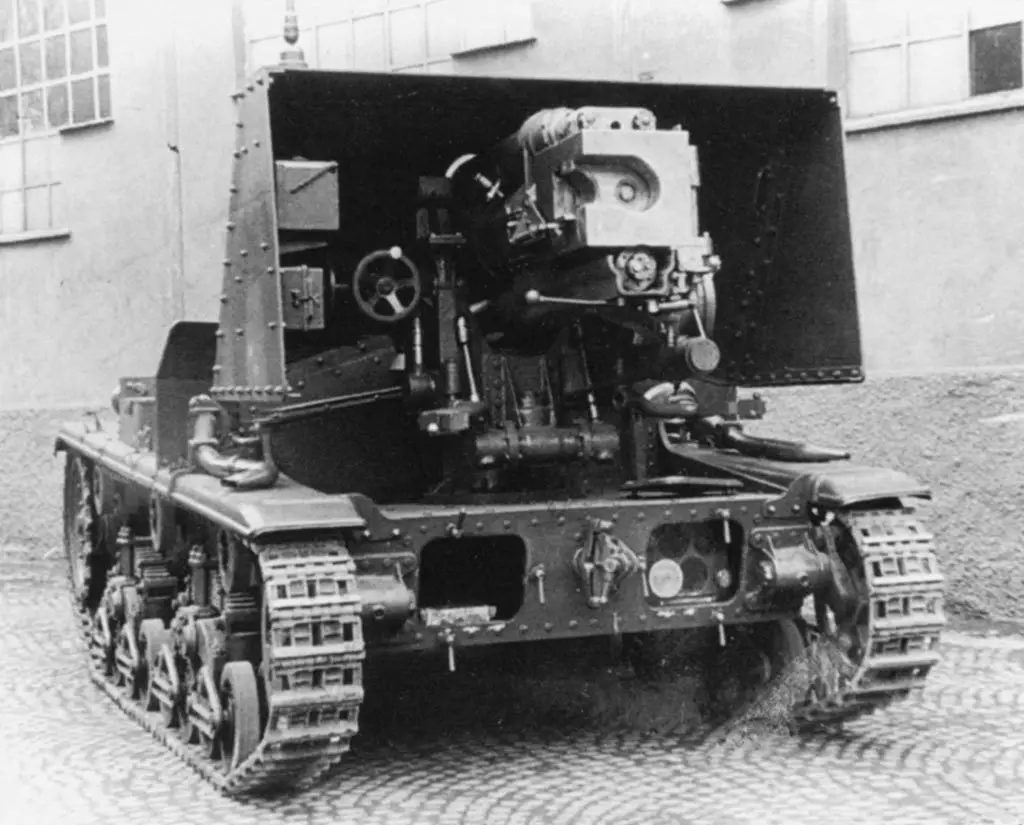 Sau Semovente M41M DA 90/53，後視圖。 Italie1935-45.com.