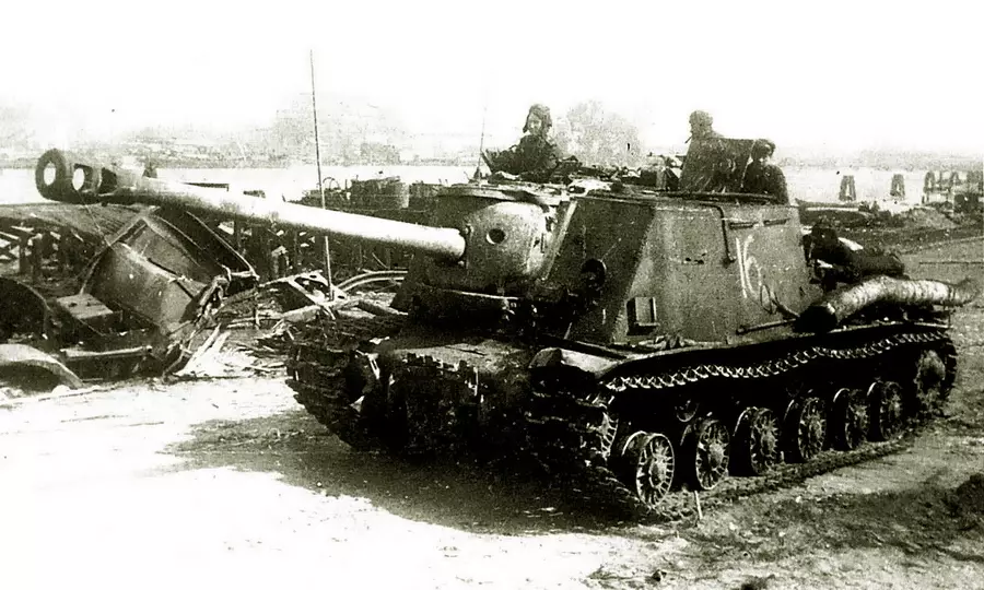 Konigsberg의 ISU-122C. 3rd Belorussian 앞, 1945 년 4 월 3 일