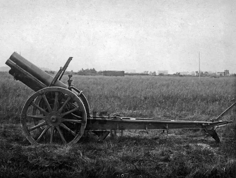 122-mm Gaubitiza z roku 1910/30 - nejvíce masivnější sovětské gaubitz předválečné období