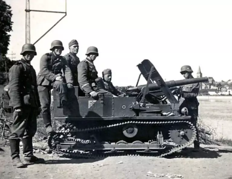 Carden Loyd Mk captured by Germans. VI with 47 mm cannon.