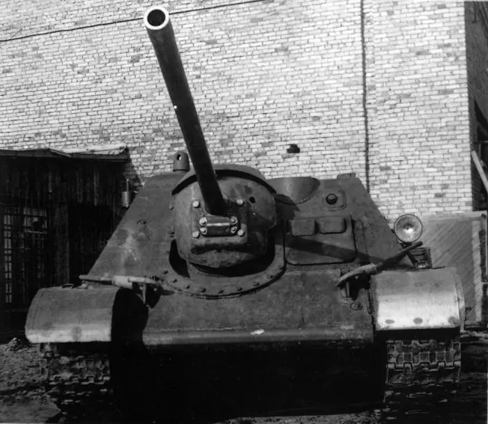 SU-85. நடுத்தர 