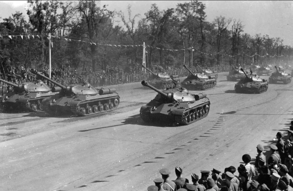 Ke-3 ke parade ho Berlin, la 7 Loetse 1945