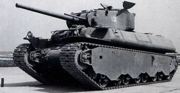 Production Pilot Heavy Tank M6A1 an den General Motors Polygon, 22. Januar 1943. Äußerlich gibt es fast keine Unterschiede von der seriellen M6, mit Ausnahme des geschweißten Körpers.