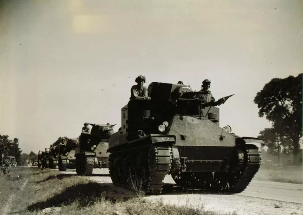 Estes tanques comezaron a atopar rapidamente as lentes das cámaras