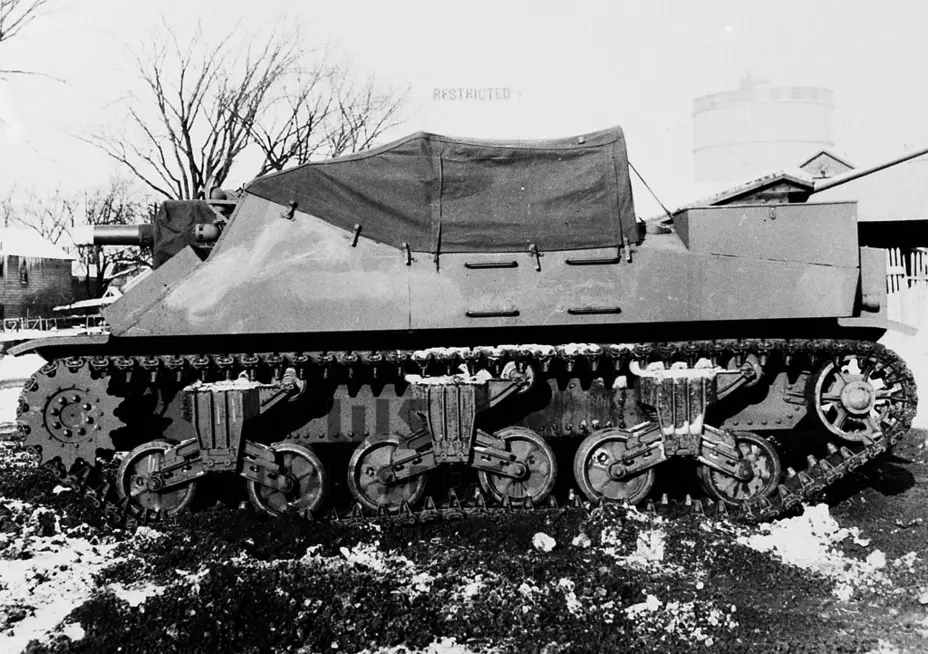 Başka bir değişiklik, 1942 sonunda çıkarılabilir köşenin sonundaki görünümdü.