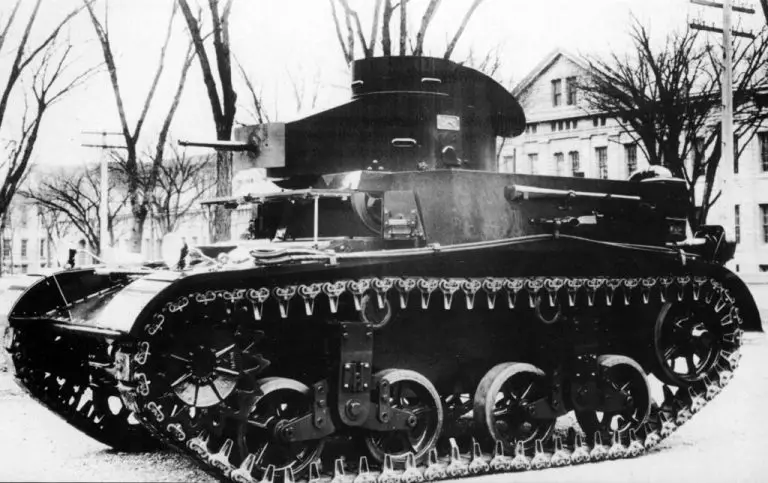 Yuri Pasolok. Easy American Tank M2A1 - Tvöfaldur-headed vellíðan