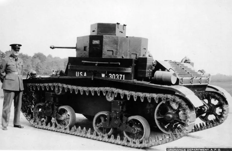 Yuri Pasholok. Easy American Tank M2A1 - Dobbeltledet letthet