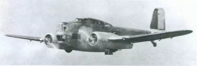 İlk uçuşta Breguet 462 n ° 01. Aileron'un ağırlık kompansörlerine ve ana rafların kısmen çıkıntılı tekerleklerine dikkat edin.