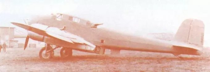 Breguet 462 n ° 01 nan Wilcuble yon kèk jou pita; Se avyon an kouvri ak Jadendanfan pou yon ti tan. Te Armament te etabli ak nan foto a se vizib klèman nan yon kwen ti nan tourèl la pi ba, ki chita nan do a nan Tier la. Aerons, flan ak najwar konik telekabin, eritye soti nan vèsyon an dènye nan BRE 460 M5