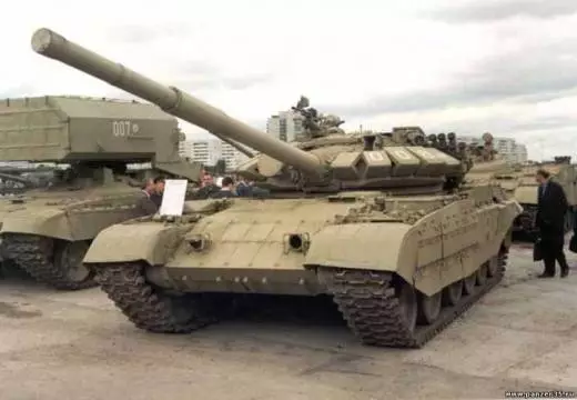 Come in Omsk ha cercato di attraversare T-55 con T-72 e T-80