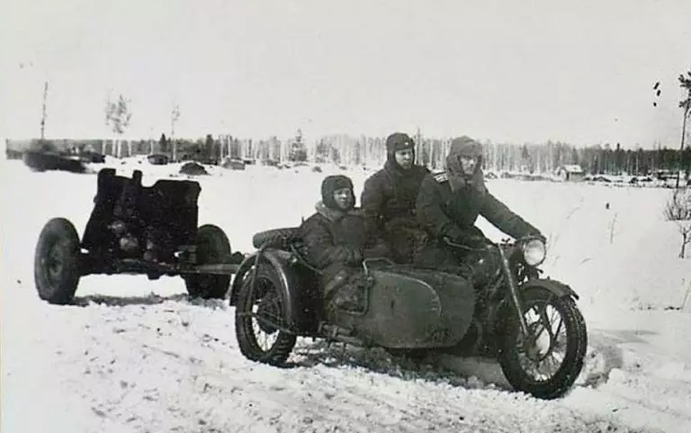 Great Patriootilise sõja legendid: kuidas loodud kuulsa mootorratta M-72 ja traktori I-11