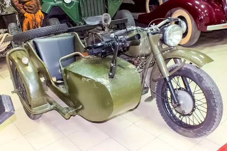 Llegendes de la Gran Guerra Patriòtica: com va crear la famosa motocicleta M-72 i tractor I-11