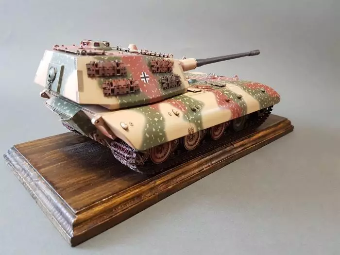 Astuna depositu PZKPFW E-100 AUSF. B.