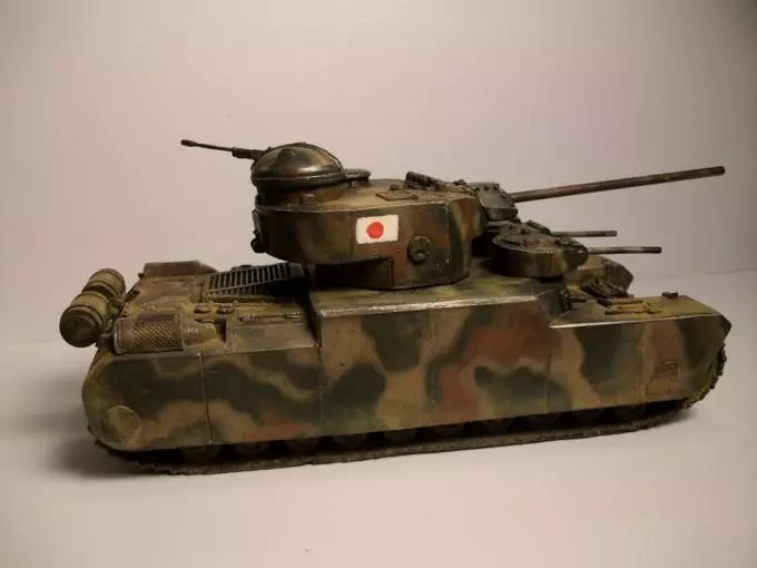 Giants des aufgehenden Sonnenlandes oder der japanischen Support-Tanks projiziert