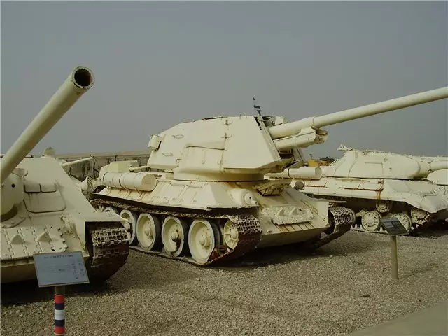 Fotoğraf, Mısırlı savaşlar sırasında İzrilian ordusunun yakalanan T-34-100'ü gösteriyor. Bu araba nedir?