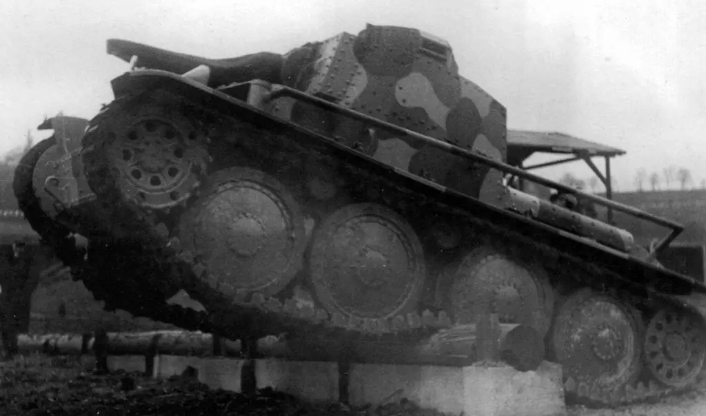 The first serial sample LT VZ.38, later he was on the wermocht arms as PZ.KPFW.38 (T) AUSF.A