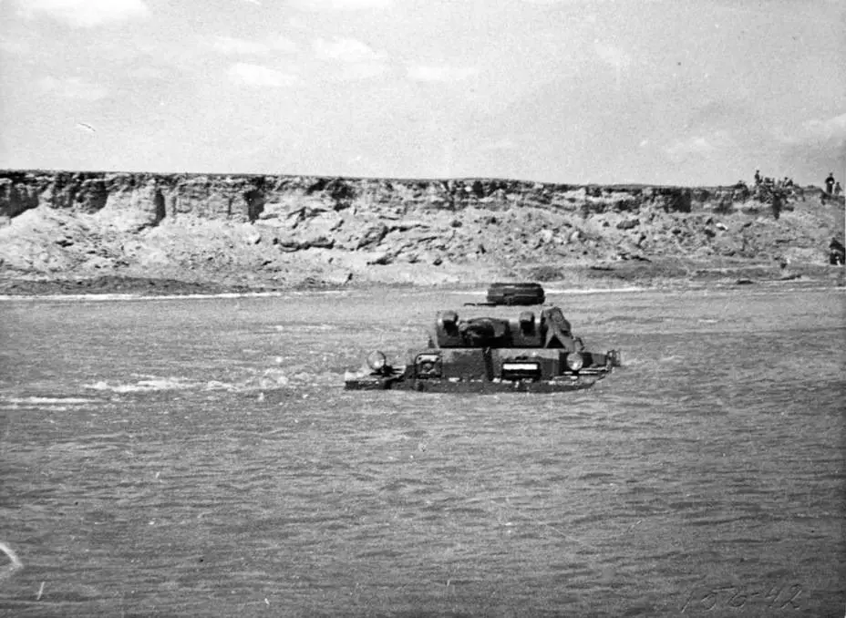 Procedimientos de agua para los tanques de Wehrmacht, que fallaron. Fuente: warspot.ru.