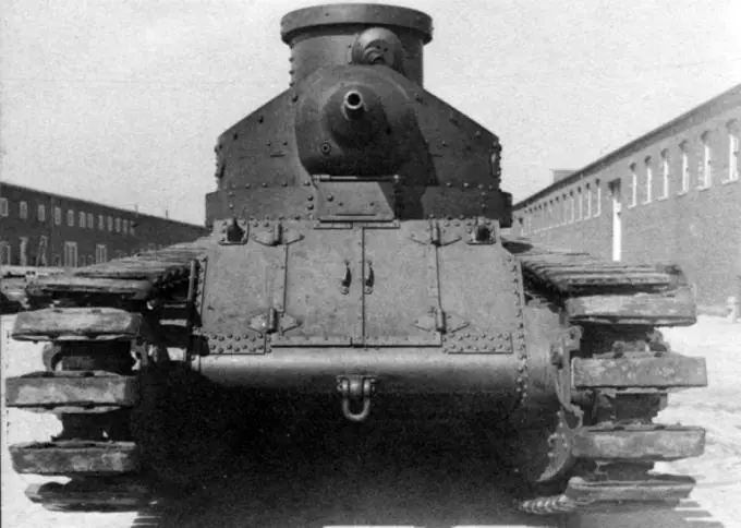 Le réservoir moyen M1922 était différent du type Tank MK.D