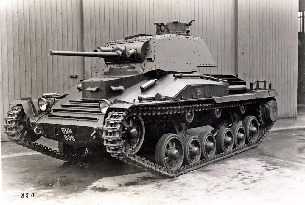 A10E1, il-prototip tal- "cruiser tqil", huwa Cruiser Tank Mk.II. B'veloċità, dan it-tank kien eqreb lejn magni tal-infanterija