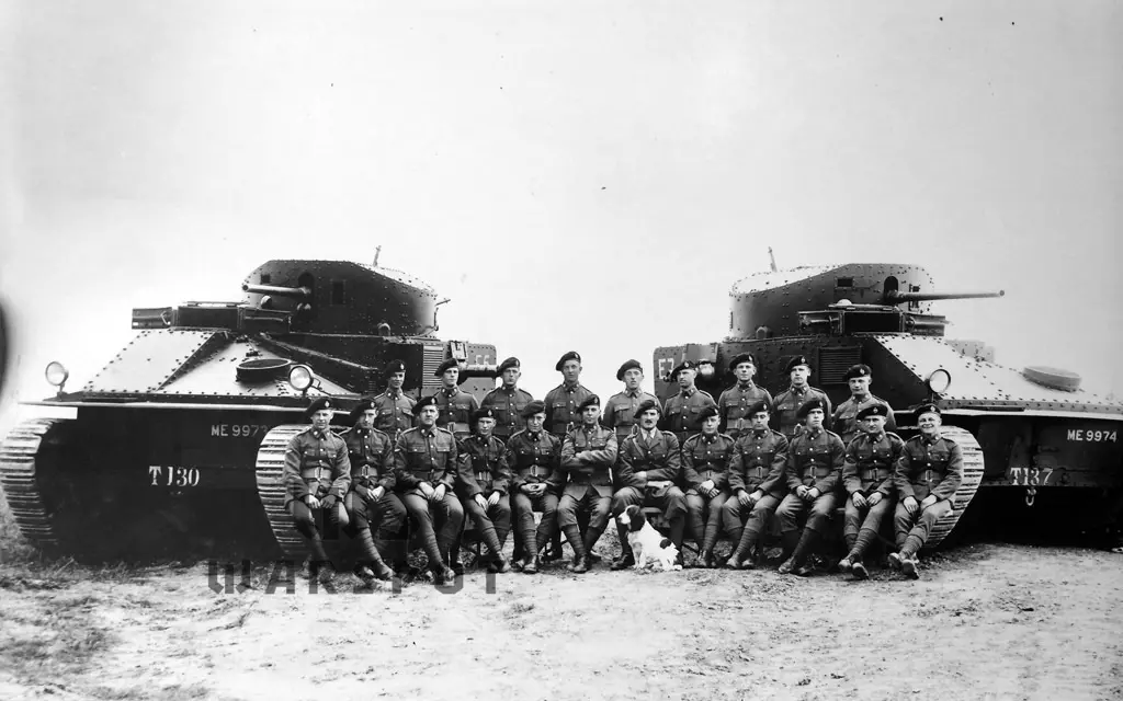 La base de les forces blindades angleses dels anys 20 dels anys 20, mig tanc MK.i i MK.II. Aquests cotxes haurien d'haver esdevingut només un pas de l'evolució, a la pràctica servien a mitja dotzena d'anys.