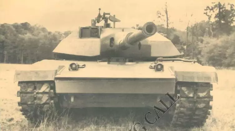 Eksperyensiyadong mga nag-unang combat tank XM1. USA