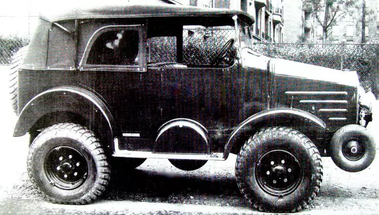 Izkušeni dvosmerni stroji R15R z motorjem HotchKiss. 1936.