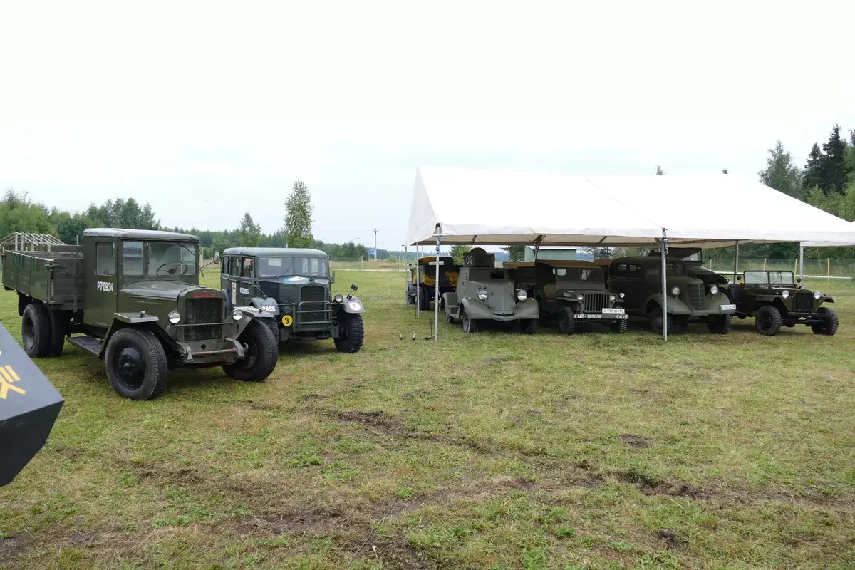 Główną częścią samochodów był ukryty pod baldamiami. Zdecydowanie nie za dużo