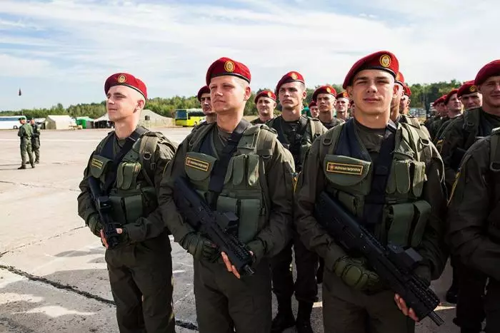 Ensaio dun desfile militar en Kiev no novo uniforme militar ucraniano