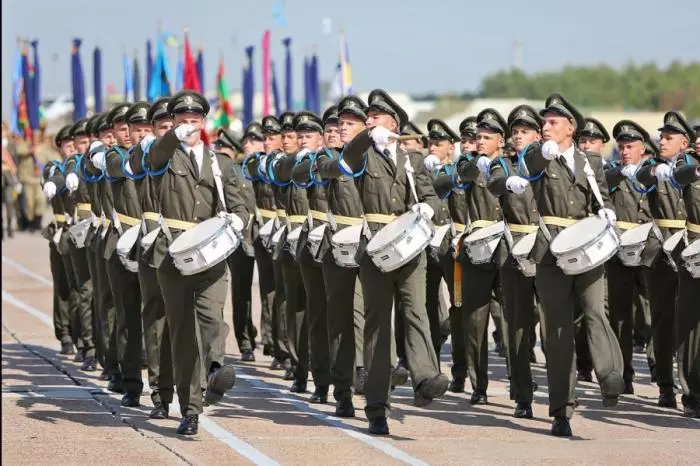 Ensaio dun desfile militar en Kiev no novo uniforme militar ucraniano