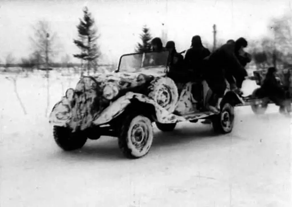 Pirmais GAZ-61 parādījās priekšpusē līdz 1941. gada novembrim