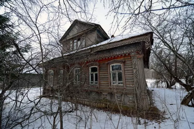 Posledné stopy bývalej veľkosti sú hodené. A ticho umierajúce (deni-spiri.livejournal.com)