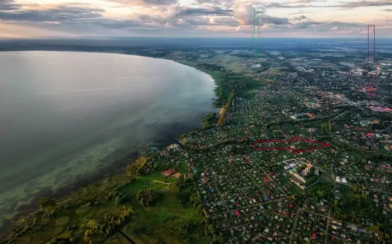 Roșu vechi pereyaslavl-zlălessky (inel de semințe de arbori). verde