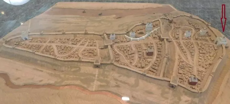 Vladimir in 1238. Arrow - West Fort en Tower of Golden Gate