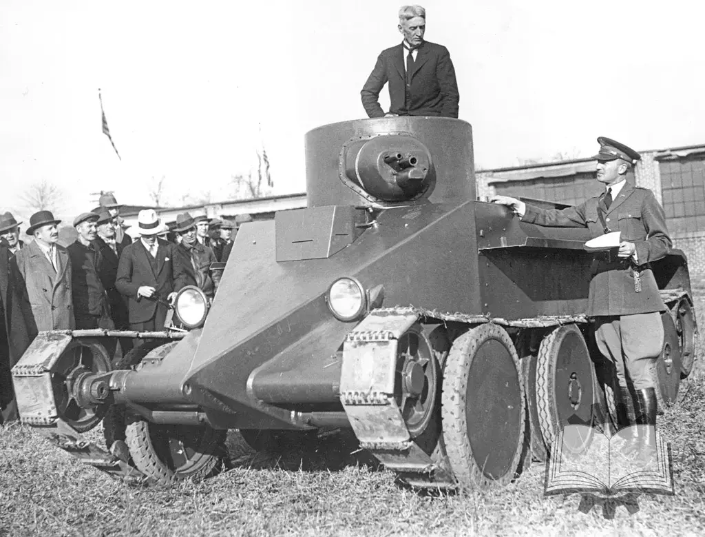 Presentación pública M1931 en Rauway, 22 de enero de 1931. Christie se está preparando para demostrar la escorrentía del tanque.