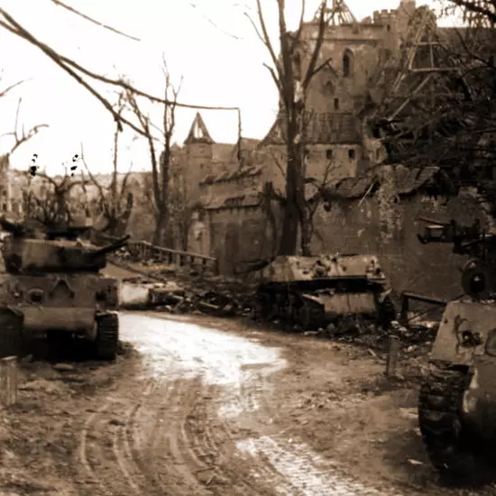 Sherman M4a2 (76) w, sun yi asara a kan hanyar zuwa Berlin. Matchast, yana zuwa a gaban a cikin hunturu na 1944-1945, ta Afrilu ya yi zufa