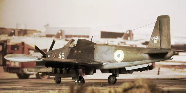 Hindusan Aerneutics Hal --hg-30 'Baja' (Бах) янгын-30 'бая' белән янгын ярдәменең җиңел яссылыгы.