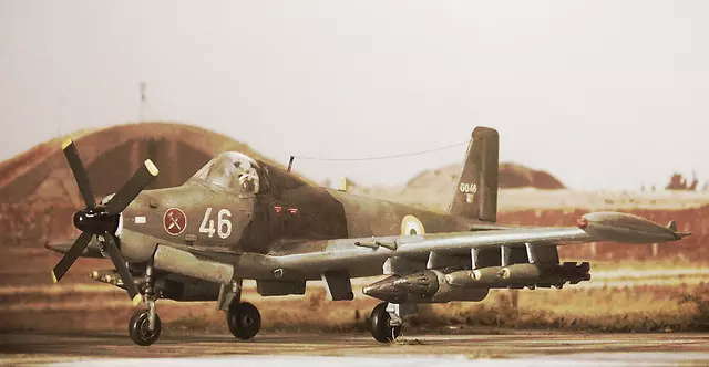 Hindusan Aerneutics Hal --hg-30 'Baja' (Бах) янгын-30 'бая' белән янгын ярдәменең җиңел яссылыгы.