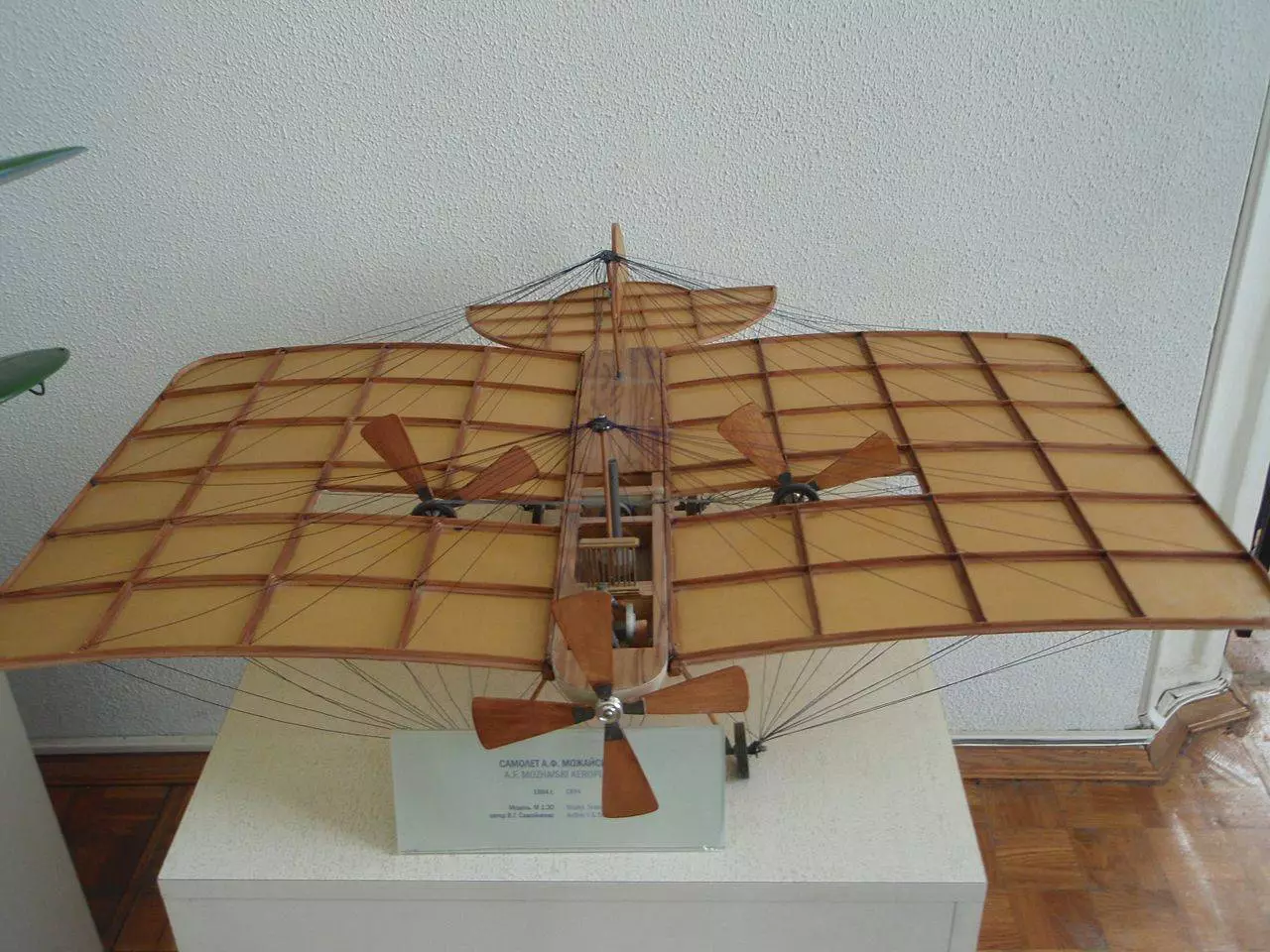 Model van de Mozhaysy-vliegtuigen, het Polytechnische Museum van de Staat in Moskou