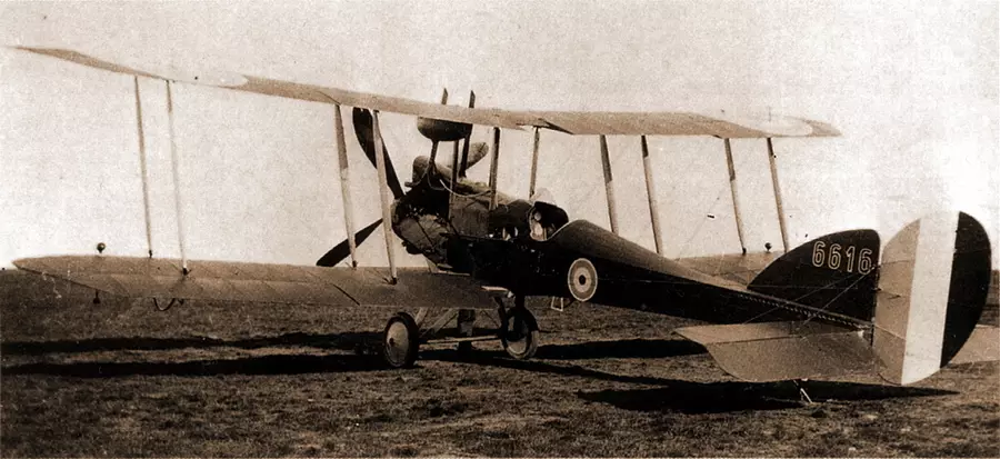 RAF B.E.12 Serial No 6616, wat gedien het in die lug verdediging van Engeland. Watkins het deelgeneem in die jag vir L.48 op presies dieselfde vlak met aan boord aantal 6610 (Windsock datalêer №66)