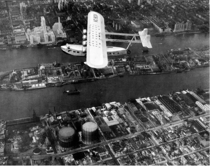 第一个大型飞船是泛美航空公司的“剪辑”。乘客飞船Sikorsky S-40。美国第1部分