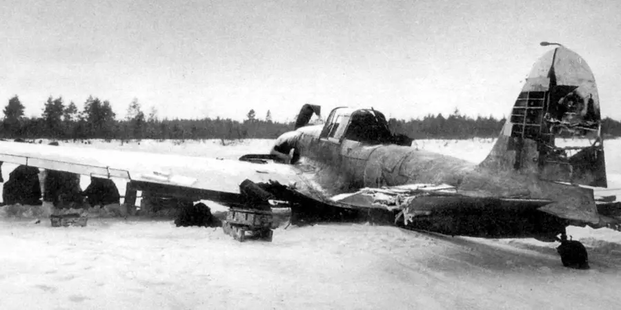 Sadden IL-2 gjorde en tvungen landing med chassiset rengjort