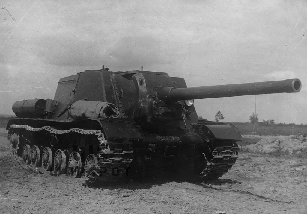 ISU-122 uzsākšana bija pilnībā apzināts risinājums, nekādā veidā, kas saistīts ar ieroču ražošanu